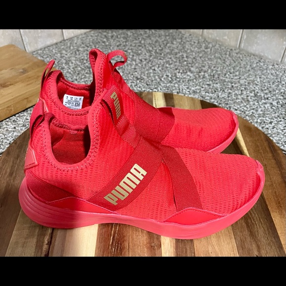 Puma | Shoes | Puma Womens Red Softfoam Pull On Radiate Mid Training ...